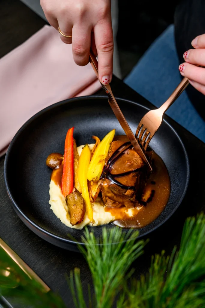 Fairmont Le Château Frontenac reopens the only Ice Restaurant in the ...